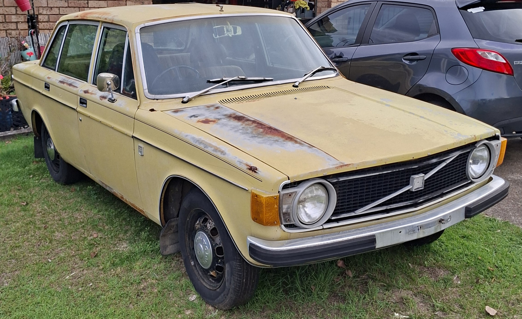 QLD $400 1973 Volvo 144 de luxe (parts car, selling whole) - Oz Volvo